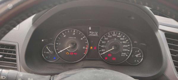 Pelēks Subaru Legacy 2012 Viļņa, ar dzinēja tilpumu 2.00 L un nobraukumu 256 tūkst. km par 2000 €, foto 1 vietnē AUTOMOTO.COM.LV