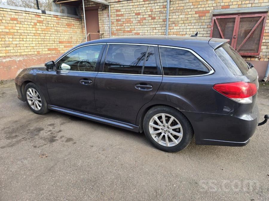Pelēks Subaru Legacy 2013 Rīga, ar dzinēja tilpumu 2.50 L un nobraukumu 320 tūkst. km par 2800 €, foto 6 vietnē AUTOMOTO.COM.LV