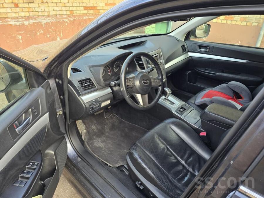 Pelēks Subaru Legacy 2013 Rīga, ar dzinēja tilpumu 2.50 L un nobraukumu 320 tūkst. km par 2800 €, foto 8 vietnē AUTOMOTO.COM.LV