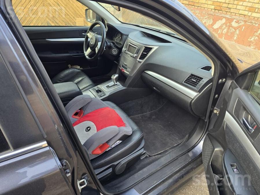 Pelēks Subaru Legacy 2013 Rīga, ar dzinēja tilpumu 2.50 L un nobraukumu 320 tūkst. km par 2800 €, foto 10 vietnē AUTOMOTO.COM.LV