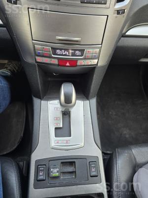 Pelēks Subaru Legacy 2013 Rīga, ar dzinēja tilpumu 2.50 L un nobraukumu 320 tūkst. km par 2800 €, foto 14 vietnē AUTOMOTO.COM.LV