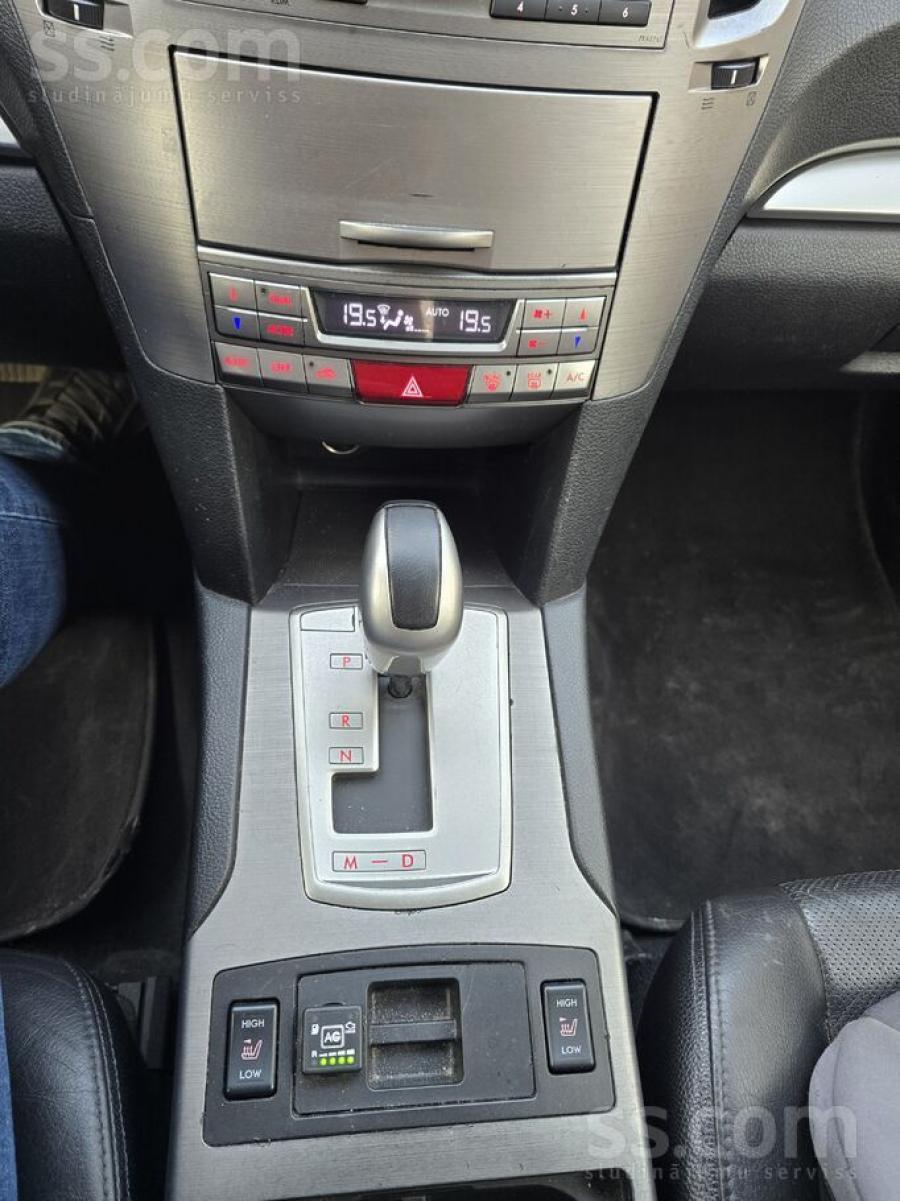 Pelēks Subaru Legacy 2013 Rīga, ar dzinēja tilpumu 2.50 L un nobraukumu 320 tūkst. km par 2800 €, foto 14 vietnē AUTOMOTO.COM.LV
