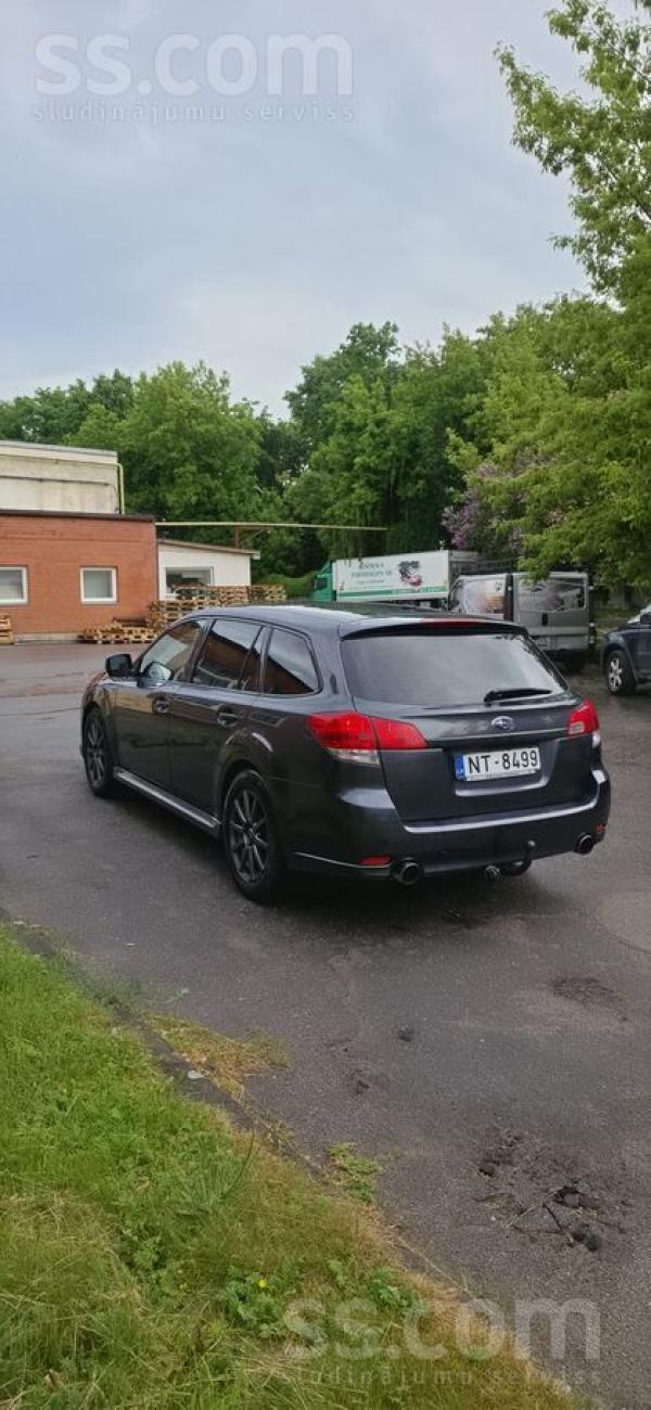 Pelēks Subaru Legacy 2013 Rīga, ar dzinēja tilpumu 2.50 L un nobraukumu 413 tūkst. km par 4800 €, foto 6 vietnē AUTOMOTO.COM.LV