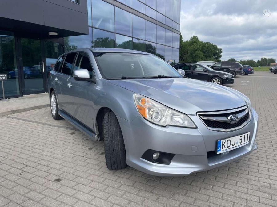 Pelēks Subaru Legacy 2013 Kauņa, ar dzinēja tilpumu 2.50 L un nobraukumu 300 tūkst. km par 3999 €, foto 3 vietnē AUTOMOTO.COM.LV