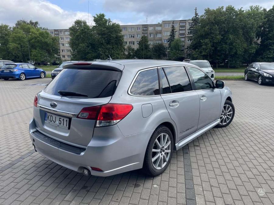 Pelēks Subaru Legacy 2013 Kauņa, ar dzinēja tilpumu 2.50 L un nobraukumu 300 tūkst. km par 3999 €, foto 4 vietnē AUTOMOTO.COM.LV