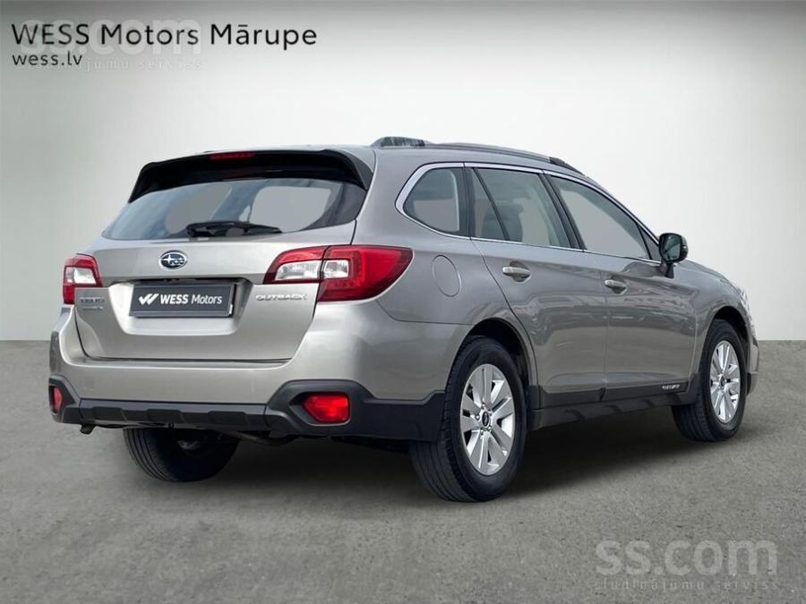 Grey Subaru Legacy 2017 in Riga, with an engine capacity of 2.50 L and mileage of 233 thousand km for 10990 €, photo 3 on AUTOMOTO.COM.LV