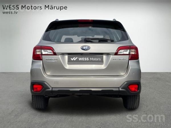 Grey Subaru Legacy 2017 in Riga, with an engine capacity of 2.50 L and mileage of 233 thousand km for 10990 €, photo 4 on AUTOMOTO.COM.LV