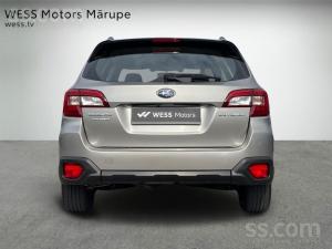 Grey Subaru Legacy 2017 in Riga, with an engine capacity of 2.50 L and mileage of 233 thousand km for 10990 €, photo 5 on AUTOMOTO.COM.LV