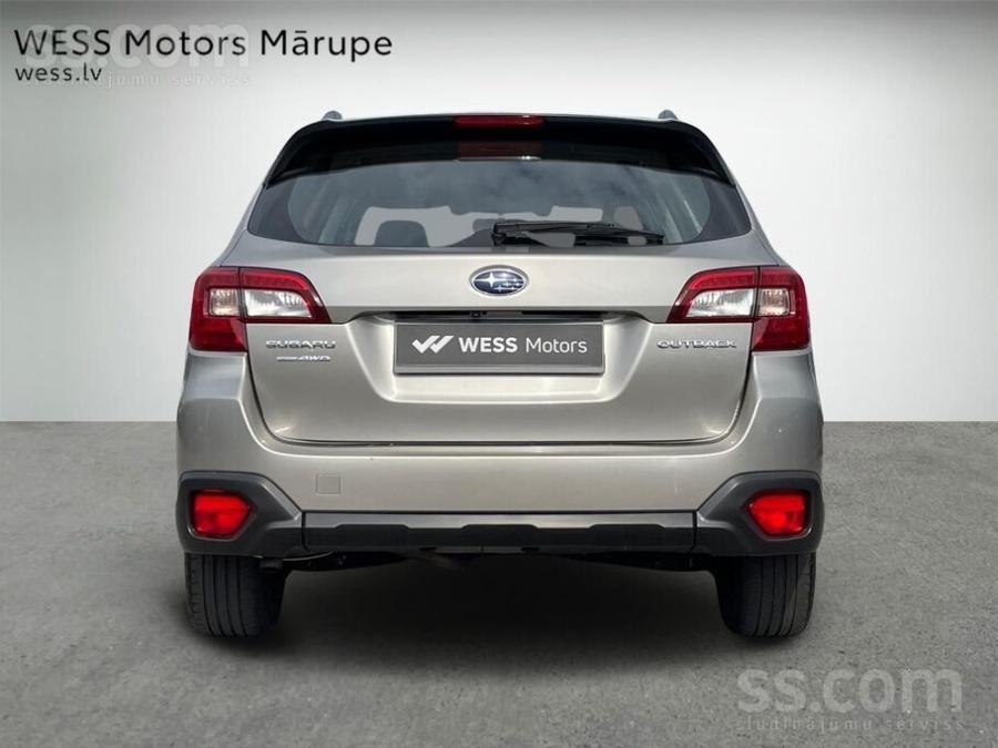 Grey Subaru Legacy 2017 in Riga, with an engine capacity of 2.50 L and mileage of 233 thousand km for 10990 €, photo 5 on AUTOMOTO.COM.LV