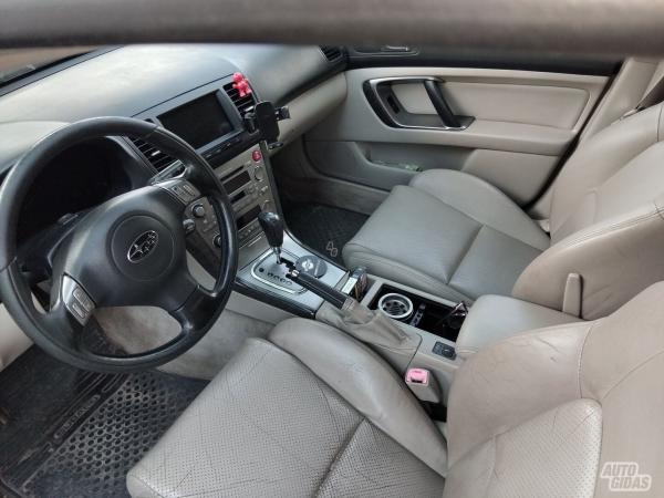 Sarkans Subaru Legacy 2004 Kauņa, ar dzinēja tilpumu 3.00 L un nobraukumu 265 tūkst. km par 3300 €, foto 5 vietnē AUTOMOTO.COM.LV