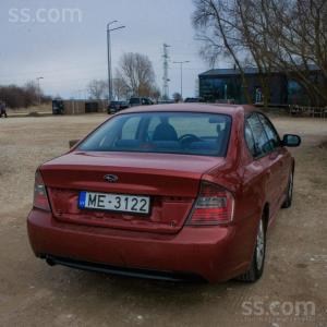 Sarkans Subaru Legacy 2005 Liepāja, ar dzinēja tilpumu 2.00 L un nobraukumu 272 tūkst. km par 1300 €, foto 5 vietnē AUTOMOTO.COM.LV
