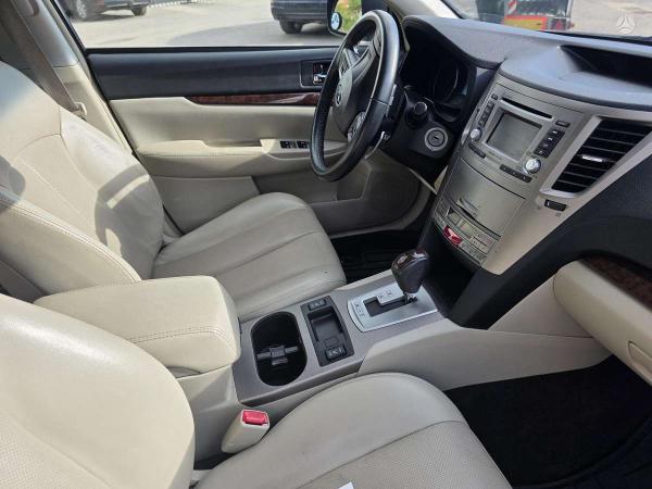 Red Subaru Legacy 2014 in Ukmerge, with an engine capacity of 2.50 L and mileage of 170 thousand km for 4150 €, photo 10 on AUTOMOTO.COM.LV