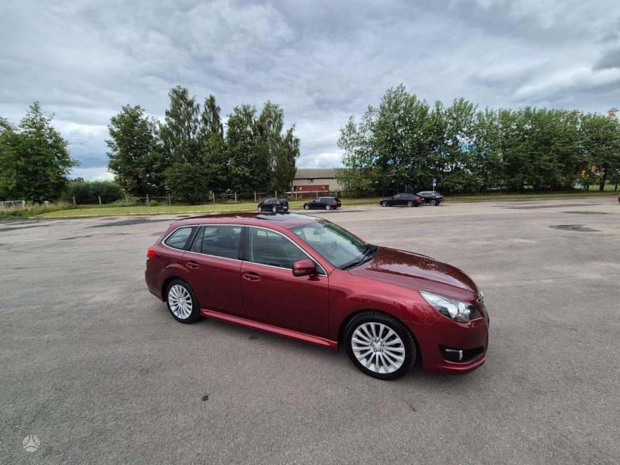 Sarkans Subaru Legacy 2011 Panevēža, ar dzinēja tilpumu 2.50 L un nobraukumu 185 tūkst. km par 4999 €, foto 1 vietnē AUTOMOTO.COM.LV