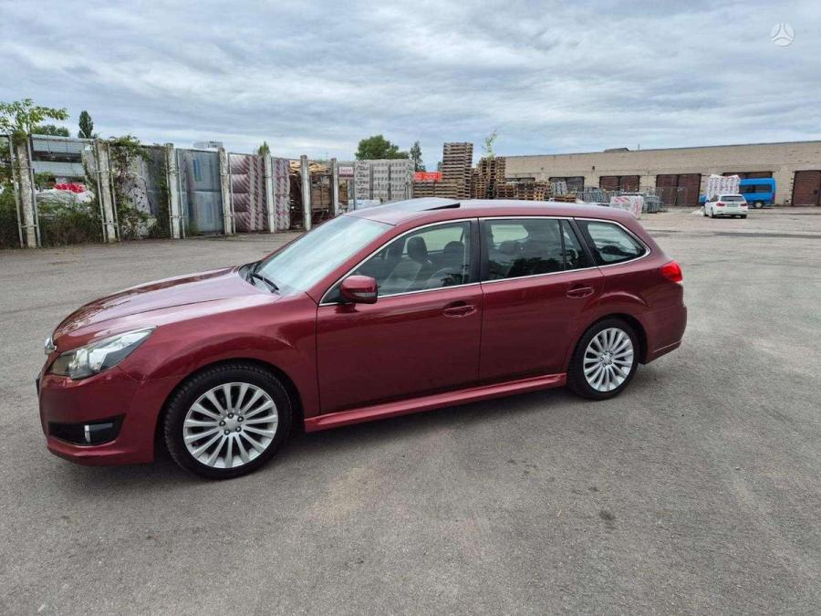 Sarkans Subaru Legacy 2011 Panevēža, ar dzinēja tilpumu 2.50 L un nobraukumu 185 tūkst. km par 4999 €, foto 3 vietnē AUTOMOTO.COM.LV