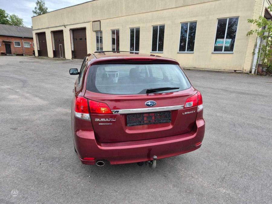 Sarkans Subaru Legacy 2011 Panevēža, ar dzinēja tilpumu 2.50 L un nobraukumu 185 tūkst. km par 4999 €, foto 4 vietnē AUTOMOTO.COM.LV