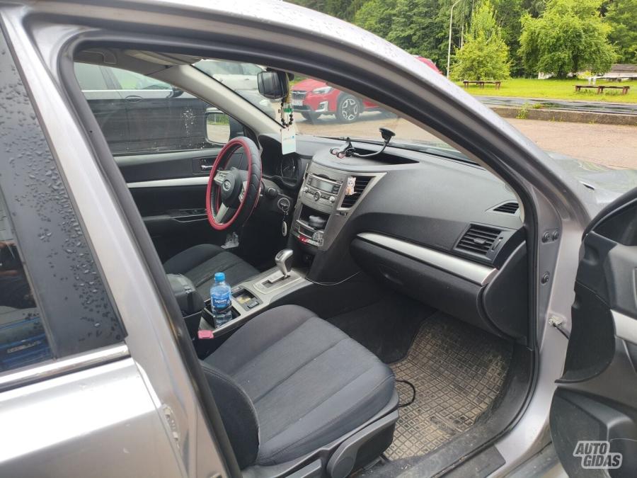 Subaru Legacy 2011 Visaginas, ar dzinēja tilpumu 2.00 L un nobraukumu 267 tūkst. km par 5300 €, foto 5 vietnē AUTOMOTO.COM.LV