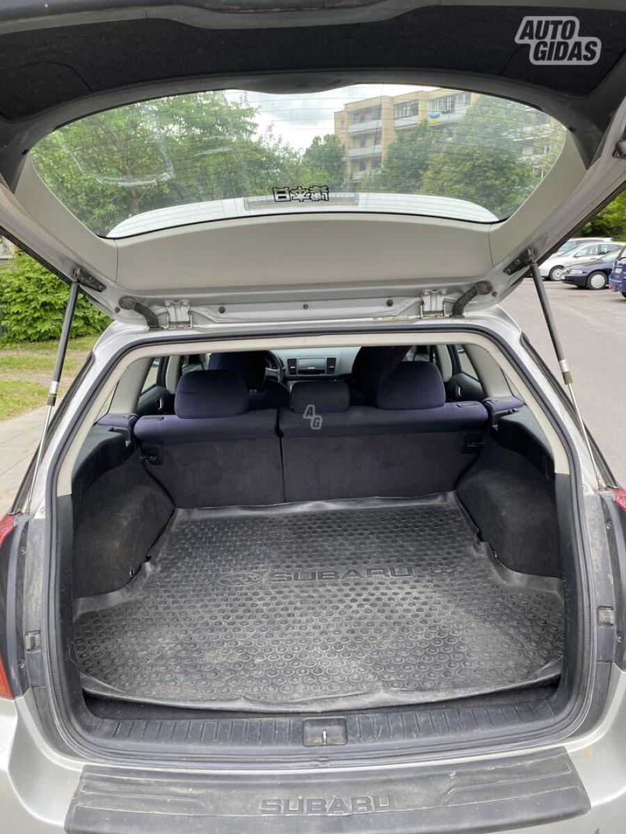 Subaru Legacy 2004 in Vilnius, with an engine capacity of 2.50 L and mileage of 361 thousand km for 1200 €, photo 11 on AUTOMOTO.COM.LV