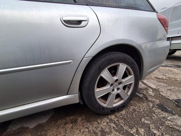 Subaru Legacy 2004 Tallina, ar dzinēja tilpumu 2.50 L un nobraukumu 304 tūkst. km par 1200 €, foto 5 vietnē AUTOMOTO.COM.LV