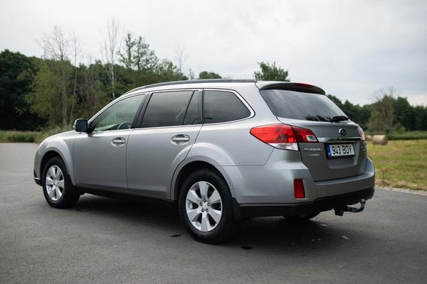 Subaru Legacy 2011 Tallina, ar dzinēja tilpumu 2.00 L un nobraukumu 230 tūkst. km par 4099 €, foto 5 vietnē AUTOMOTO.COM.LV