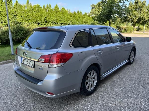 Subaru Legacy 2013 in Jelgava, with an engine capacity of 2.00 L and mileage of 269 thousand km for 2999 €, photo 5 on AUTOMOTO.COM.LV