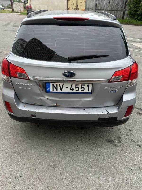 Subaru Legacy 2014 in Riga, with an engine capacity of 2.00 L and mileage of 280 thousand km for 3899 €, photo 4 on AUTOMOTO.COM.LV