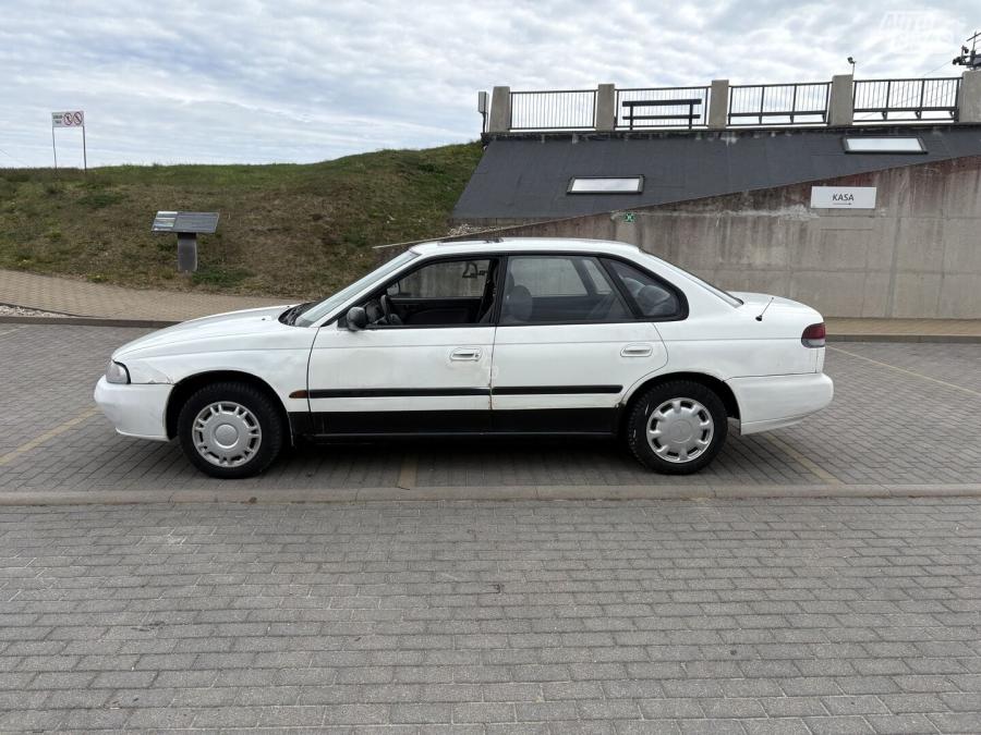 White Subaru Legacy 1995 in Anyksciai, with an engine capacity of 2.00 L and mileage of 211 thousand km for 750 €, photo 4 on AUTOMOTO.COM.LV
