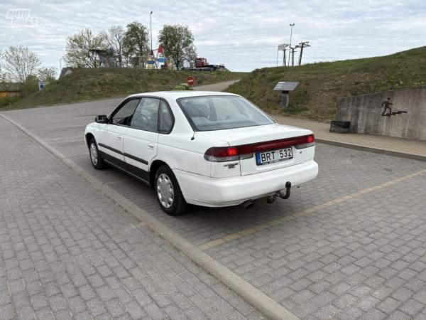 White Subaru Legacy 1995 in Anyksciai, with an engine capacity of 2.00 L and mileage of 211 thousand km for 750 €, photo 4 on AUTOMOTO.COM.LV