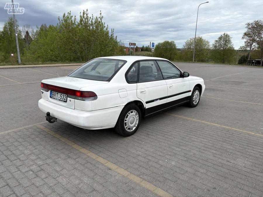 White Subaru Legacy 1995 in Anyksciai, with an engine capacity of 2.00 L and mileage of 211 thousand km for 750 €, photo 6 on AUTOMOTO.COM.LV