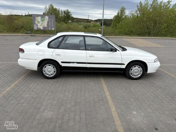White Subaru Legacy 1995 in Anyksciai, with an engine capacity of 2.00 L and mileage of 211 thousand km for 750 €, photo 6 on AUTOMOTO.COM.LV