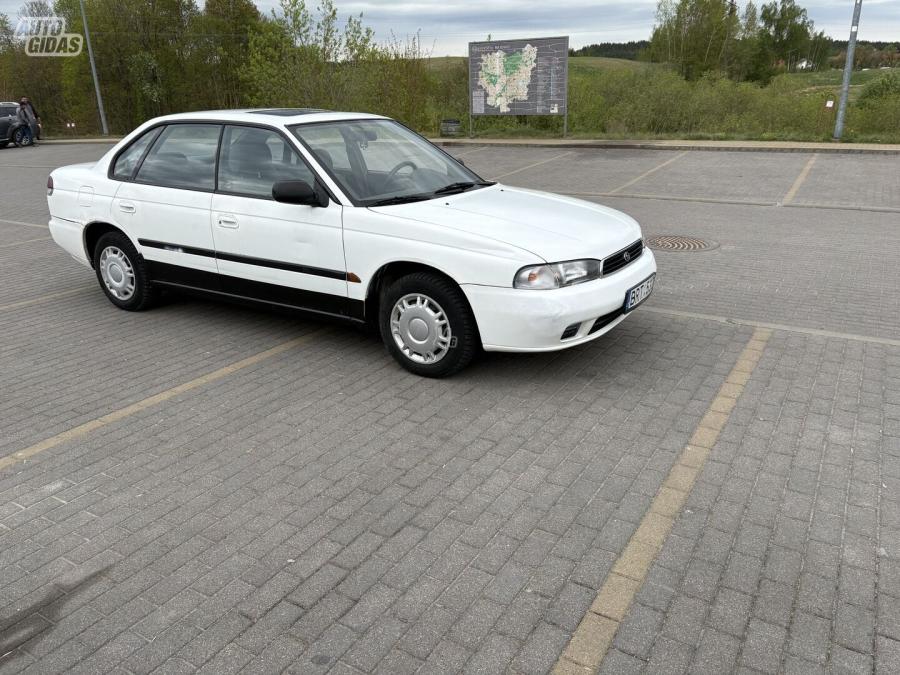 White Subaru Legacy 1995 in Anyksciai, with an engine capacity of 2.00 L and mileage of 211 thousand km for 750 €, photo 8 on AUTOMOTO.COM.LV