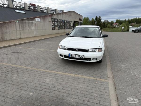 White Subaru Legacy 1995 in Anyksciai, with an engine capacity of 2.00 L and mileage of 211 thousand km for 750 €, photo 8 on AUTOMOTO.COM.LV