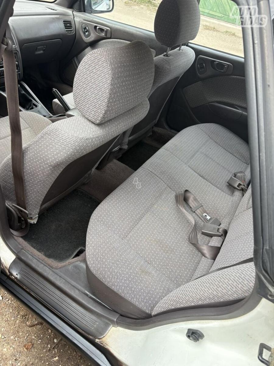 White Subaru Legacy 1995 in Anyksciai, with an engine capacity of 2.00 L and mileage of 211 thousand km for 750 €, photo 11 on AUTOMOTO.COM.LV