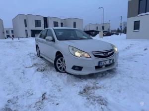 Balts Subaru Legacy 2010 Viļņa, ar dzinēja tilpumu 2.46 L un nobraukumu 340 tūkst. km par 2950 €, foto  vietnē AUTOMOTO.COM.LV