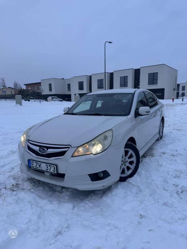 Balts Subaru Legacy 2010 Viļņa, ar dzinēja tilpumu 2.46 L un nobraukumu 340 tūkst. km par 2950 €, foto 2 vietnē AUTOMOTO.COM.LV