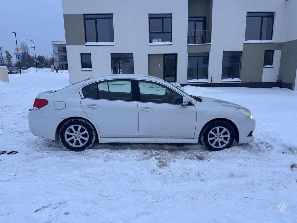 Balts Subaru Legacy 2010 Viļņa, ar dzinēja tilpumu 2.46 L un nobraukumu 340 tūkst. km par 2950 €, foto 3 vietnē AUTOMOTO.COM.LV
