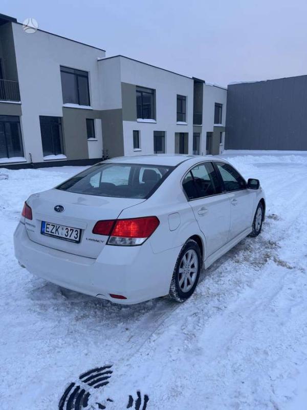 White Subaru Legacy 2010 in Vilnius, with an engine capacity of 2.00 L and mileage of 340 thousand km for 2950 €, photo 4 on AUTOMOTO.COM.LV