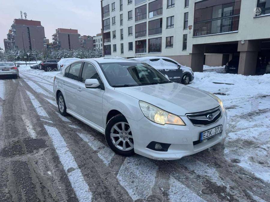 White Subaru Legacy 2010 in Vilnius, with an engine capacity of 1.99 L and mileage of 340 thousand km for 3300 €, photo 1 on AUTOMOTO.COM.LV