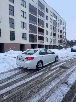 White Subaru Legacy 2010 in Vilnius, with an engine capacity of 1.99 L and mileage of 340 thousand km for 3300 €, photo 4 on AUTOMOTO.COM.LV