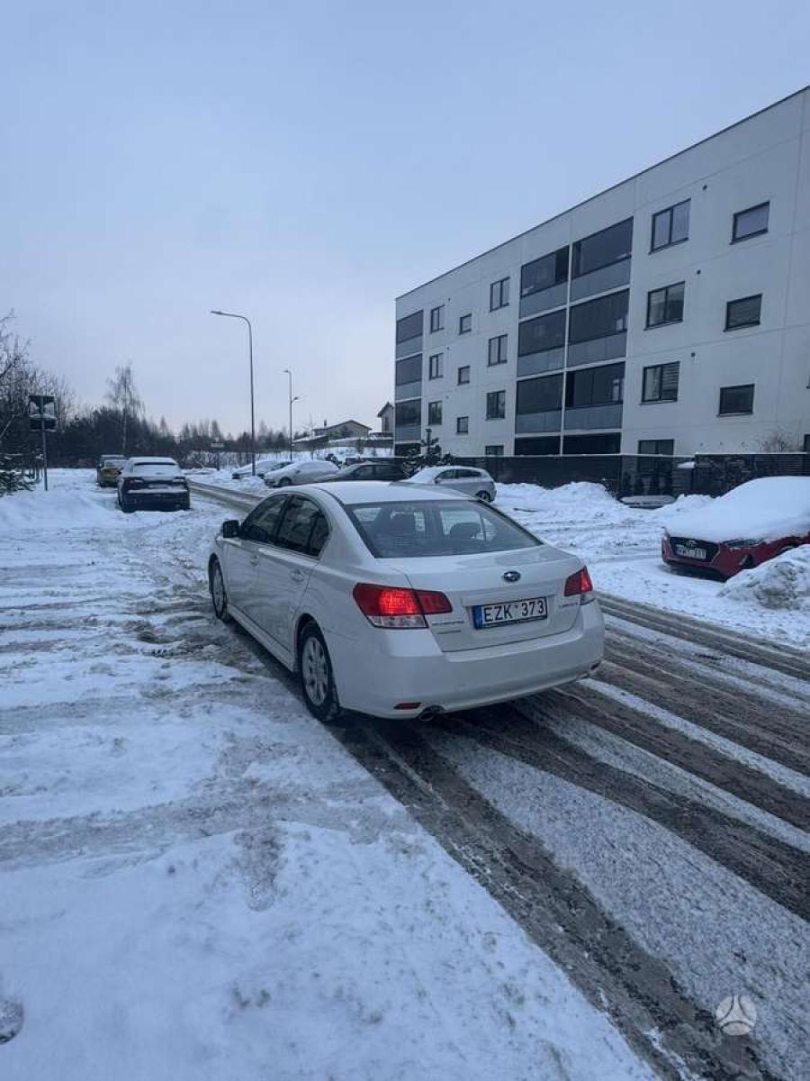 White Subaru Legacy 2010 in Vilnius, with an engine capacity of 1.99 L and mileage of 340 thousand km for 3300 €, photo 5 on AUTOMOTO.COM.LV