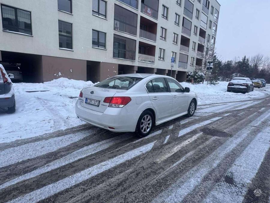 White Subaru Legacy 2010 in Vilnius, with an engine capacity of 1.99 L and mileage of 340 thousand km for 3300 €, photo 6 on AUTOMOTO.COM.LV