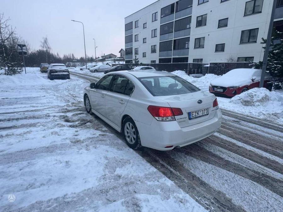 White Subaru Legacy 2010 in Vilnius, with an engine capacity of 1.99 L and mileage of 340 thousand km for 3300 €, photo 7 on AUTOMOTO.COM.LV