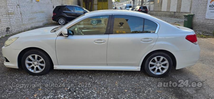 White Subaru Legacy 2012 in Tallinn, with an engine capacity of 2.00 L and mileage of 217 thousand km for 3799 €, photo 2 on AUTOMOTO.COM.LV