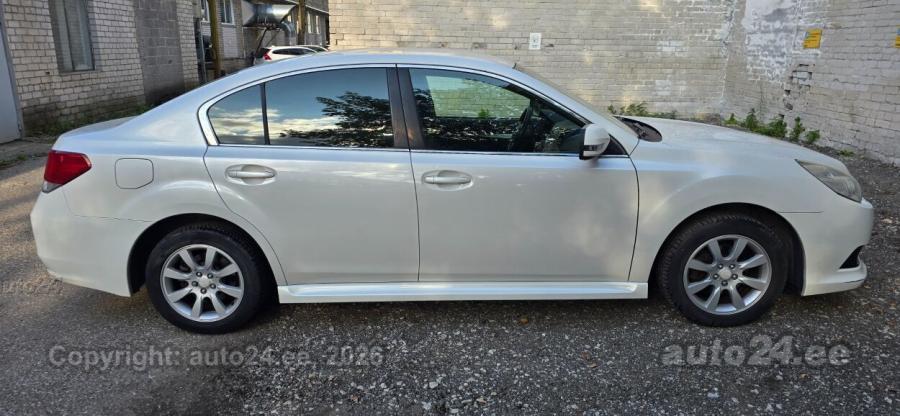 White Subaru Legacy 2012 in Tallinn, with an engine capacity of 2.00 L and mileage of 217 thousand km for 3799 €, photo 6 on AUTOMOTO.COM.LV