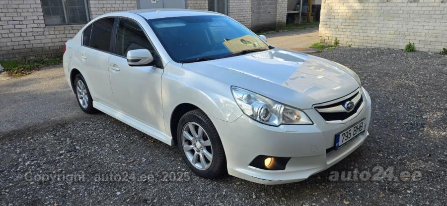 White Subaru Legacy 2012 in Tallinn, with an engine capacity of 2.00 L and mileage of 217 thousand km for 3799 €, photo 7 on AUTOMOTO.COM.LV