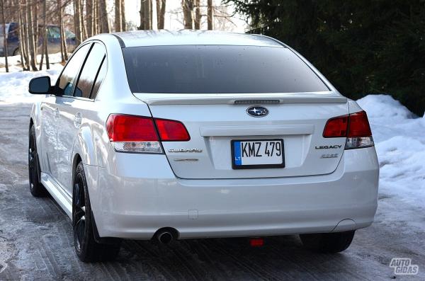 Balts Subaru Legacy 2012 Petrikaičiai, ar dzinēja tilpumu 2.50 L un nobraukumu 143 tūkst. km par 4699 €, foto 9 vietnē AUTOMOTO.COM.LV