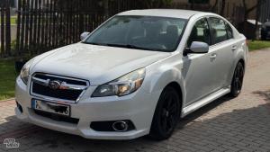 Balts Subaru Legacy 2012 Viļņa, ar dzinēja tilpumu 2.50 L un nobraukumu 215 tūkst. km par 3850 €, foto  vietnē AUTOMOTO.COM.LV