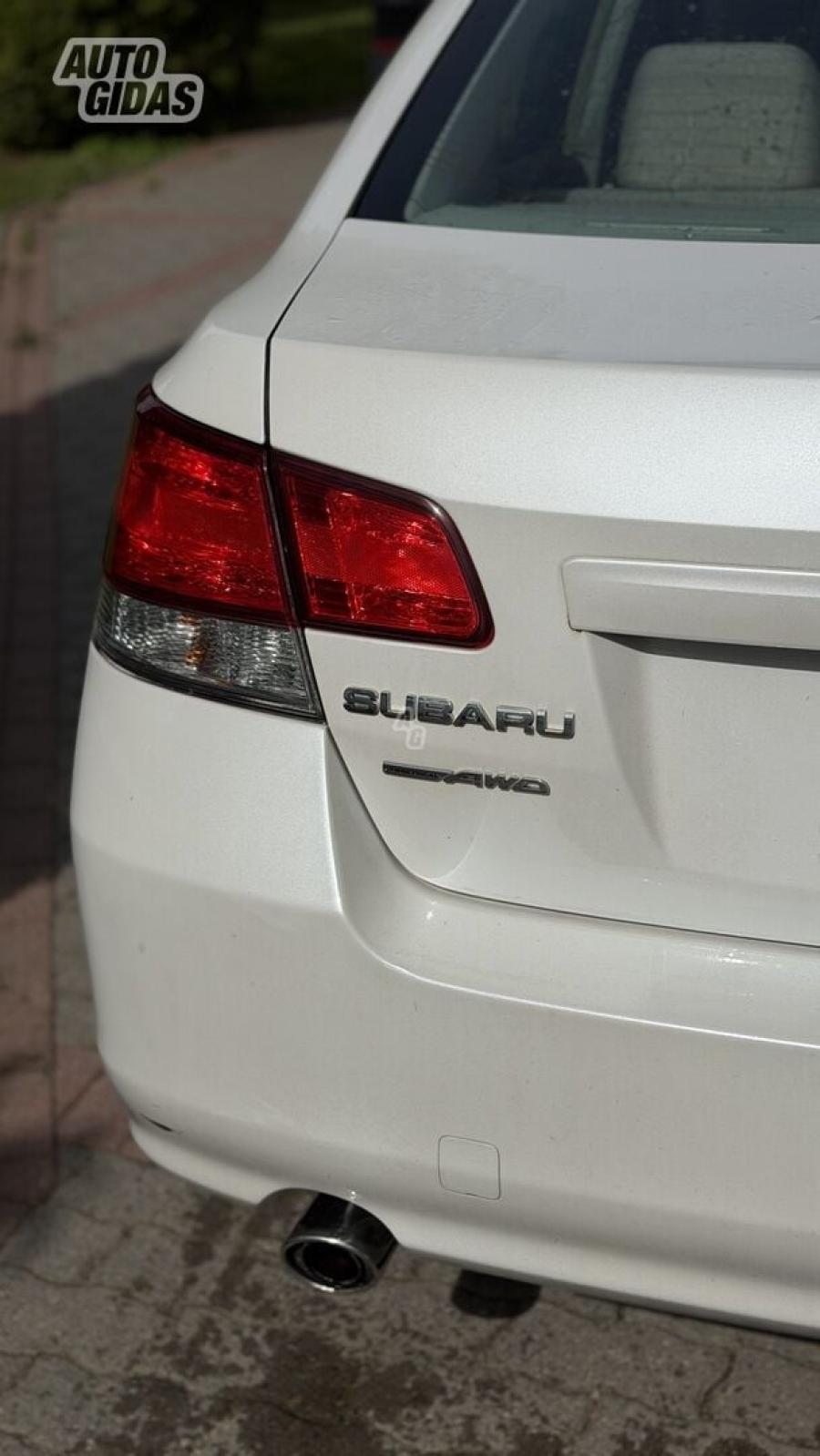 White Subaru Legacy 2012 in Vilnius, with an engine capacity of 2.50 L and mileage of 215 thousand km for 3850 €, photo 6 on AUTOMOTO.COM.LV