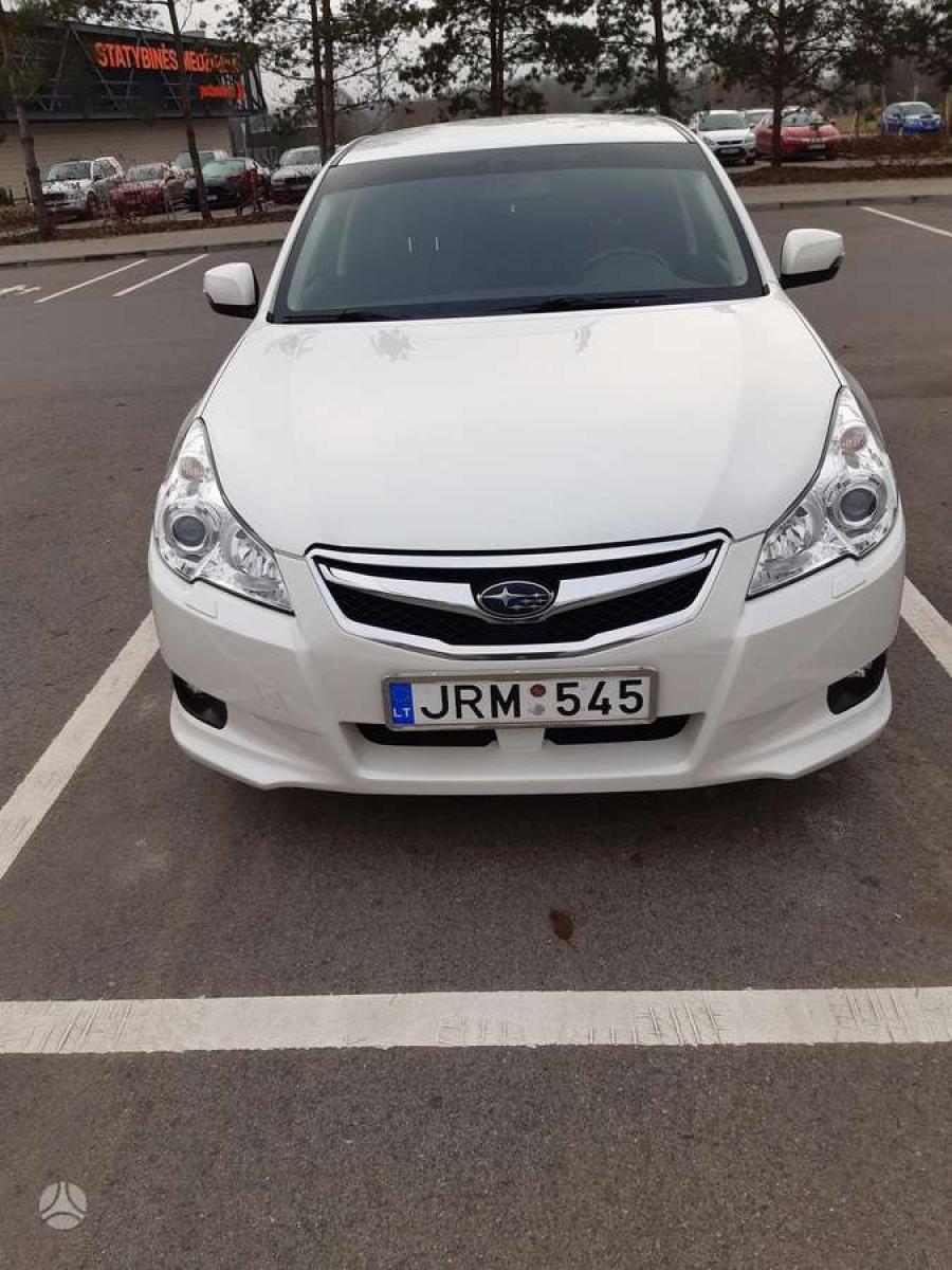White Subaru Legacy 2012 in Vilnius, with an engine capacity of 2.46 L and mileage of 275 thousand km for 6500 €, photo 1 on AUTOMOTO.COM.LV