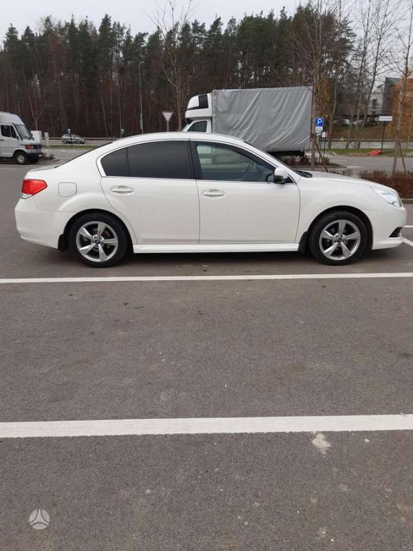 Balts Subaru Legacy 2012 Viļņa, ar dzinēja tilpumu 2.46 L un nobraukumu 275 tūkst. km par 6500 €, foto 2 vietnē AUTOMOTO.COM.LV