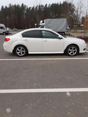 White Subaru Legacy 2012 in Vilnius, with an engine capacity of 2.46 L and mileage of 275 thousand km for 6500 €, photo 3 on AUTOMOTO.COM.LV